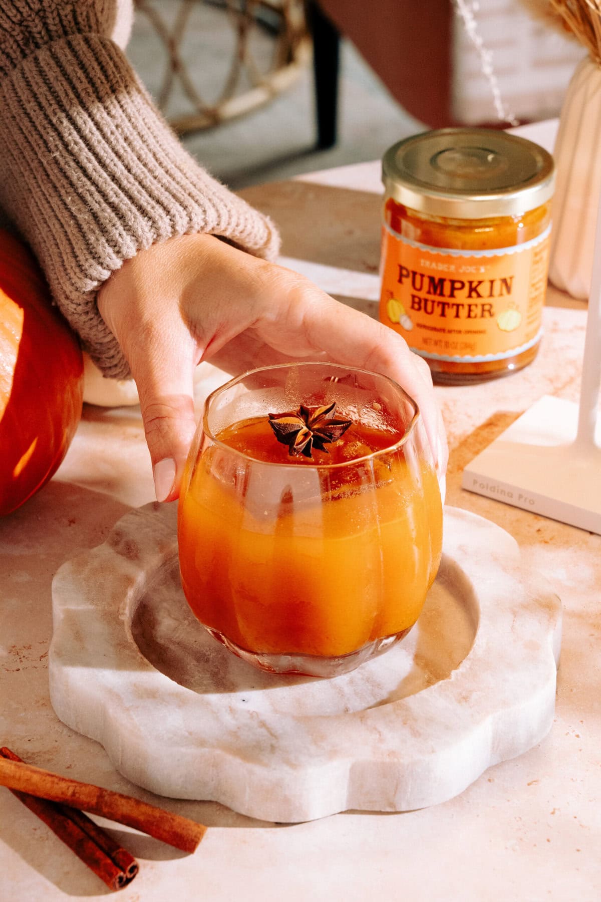 Pumpkin Butter Whiskey Smash (Easy 3-Ingredient Cocktail) - The Social ...